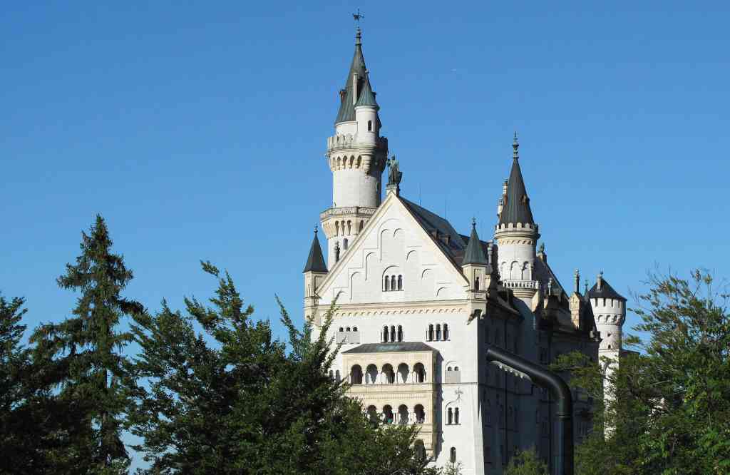 What You Need to Know About Visiting Neuschwanstein Castle | Bunnik Tours