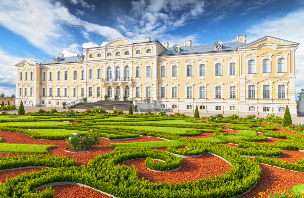 The 5 Most Famous Palaces in Europe | Bunnik Tours