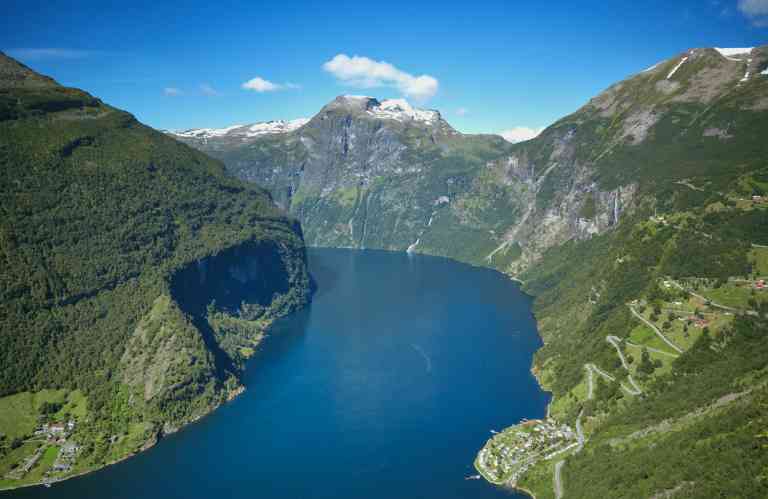 What to expect from Norway village: Geiranger | Bunnik Tours