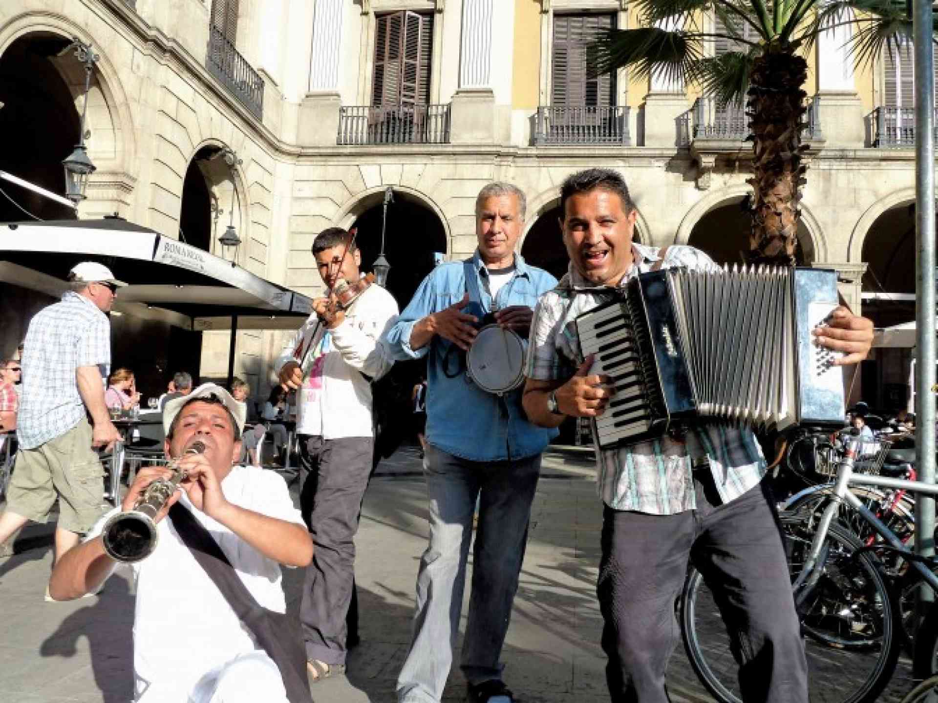 Travel tips | Music to travel by | Bunnik Tours